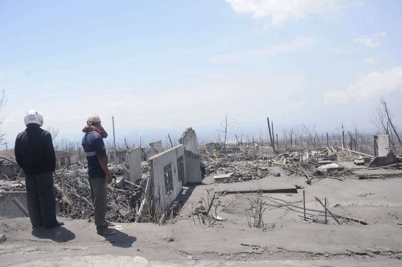Eruption of Mount Merapi editorial photo. Image of indonesia - 40698316