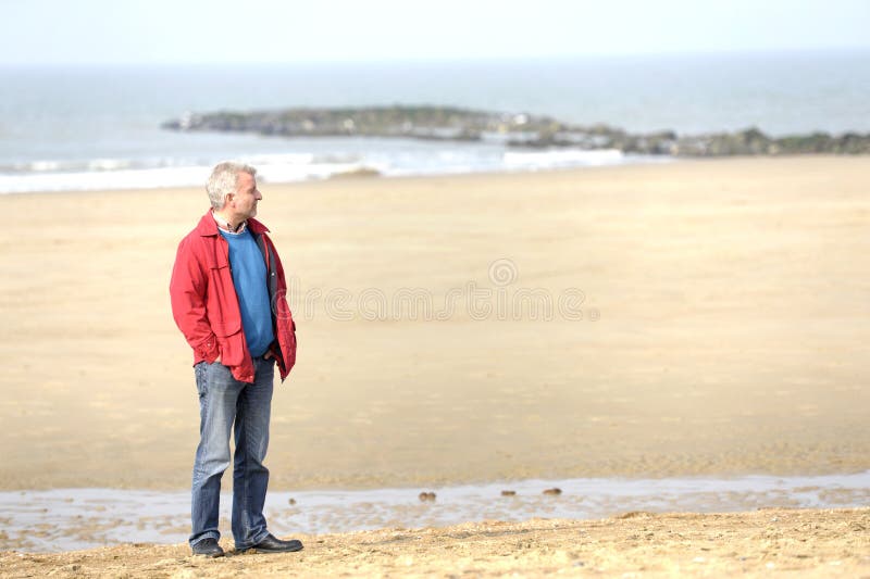 Erwachsener Mann am Strand stockfoto. Bild von erwachsener - 19257600