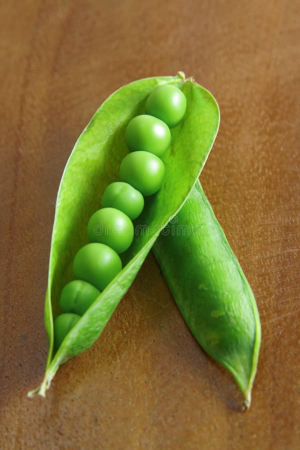 Erwten in een Peul 1 stock foto. Image of nave, macro - 4310626