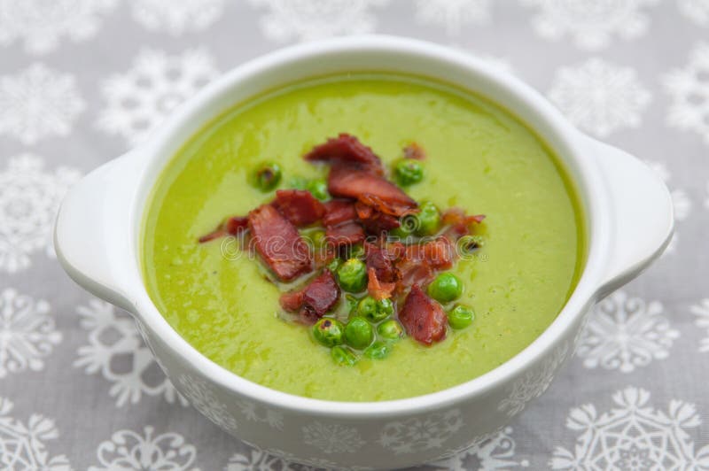 Erwtensoep stock afbeelding. Image of room, peterselie - 36247489