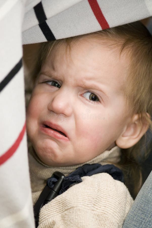 Junges Kind, Das Traurig Schaut Stockfoto - Bild von bemüht ...