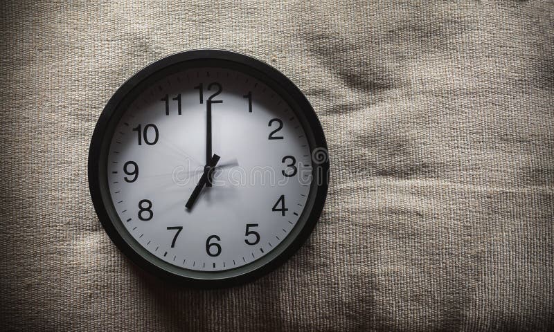 Sieben Uhr stockbild. Bild von zeit, konzept, zeichen - 3178561