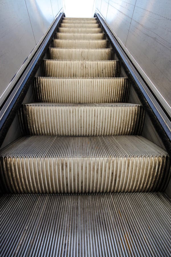 Escada rolante foto de stock. Imagem de cidade, escalators - 236750184