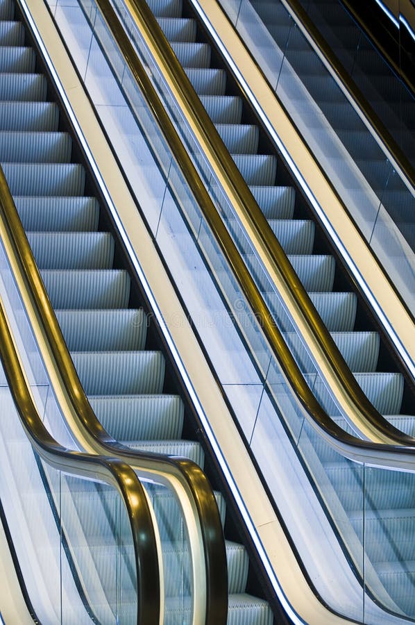Escadas da escada rolante imagem de stock. Imagem de arquitetura - 14435261