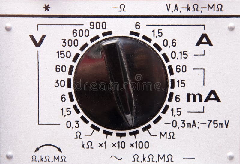 Escala Del Voltaje Y Del Amperaje Foto de archivo - Imagen de viejo ...