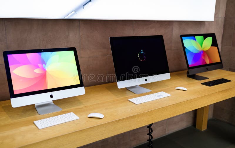 Escala Nova Dos Computadores De Apple IMac Que Inclui IMac Pro Foto de Stock Editorial - Imagem ...