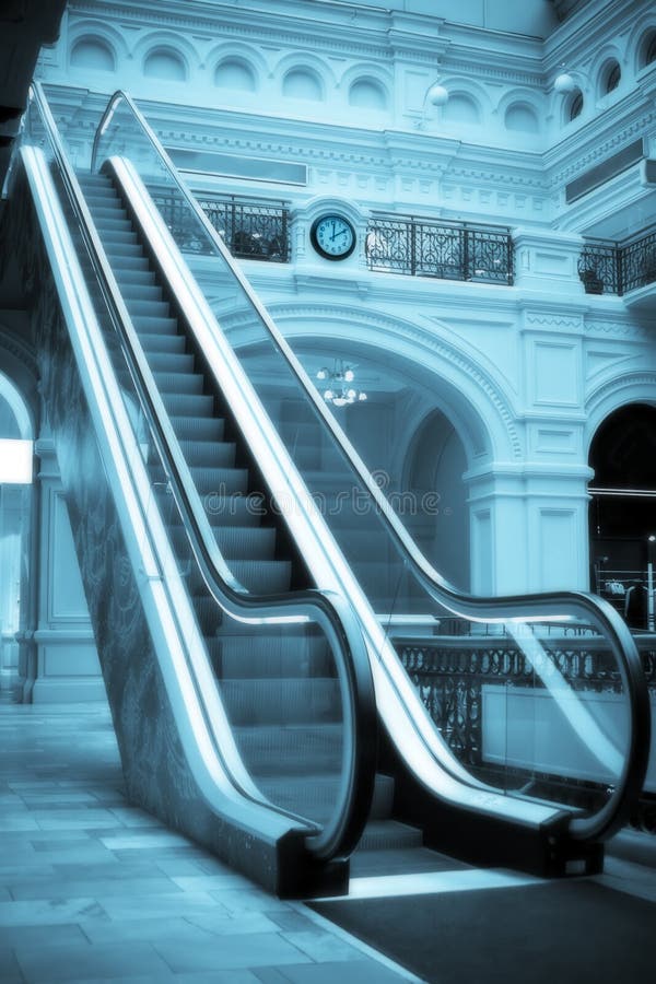 Escalator image stock. Image du inside, étages, technique - 4497295