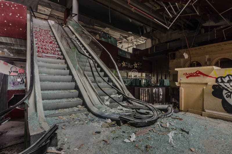 Escalator in event hall editorial image. Image of places - 141019065