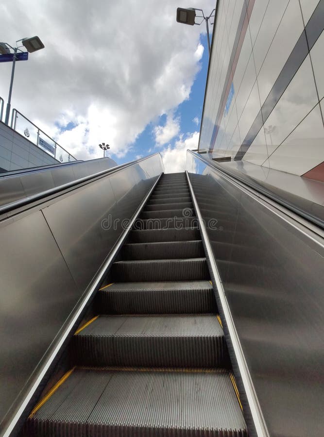 Escalator editorial stock photo. Image of business, indoor - 155250338