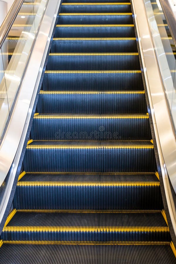 Escalator Texture Stock Illustrations – 128 Escalator Texture Stock ...