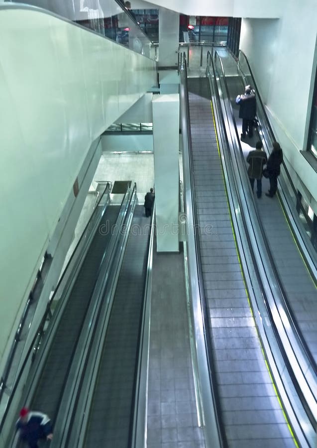 Escalators image stock. Image du rampe, construction - 12736989