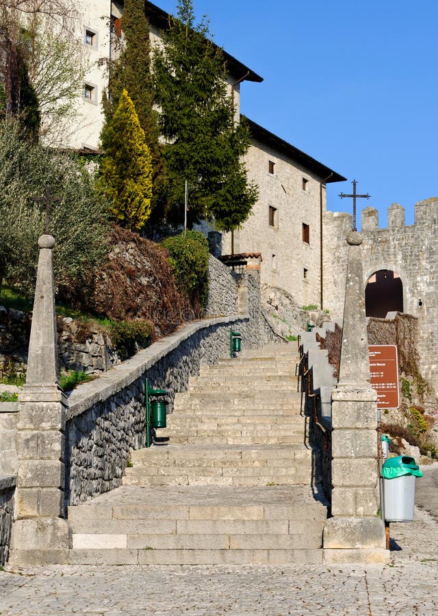 Escalera Del Santuario De Castelmonte Foto de archivo - Imagen de ...