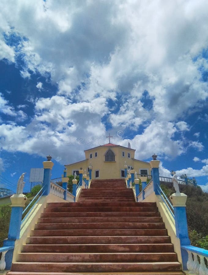 Escalera Roja En La Iglesia Letefoho Timorleste. Foto de archivo ...