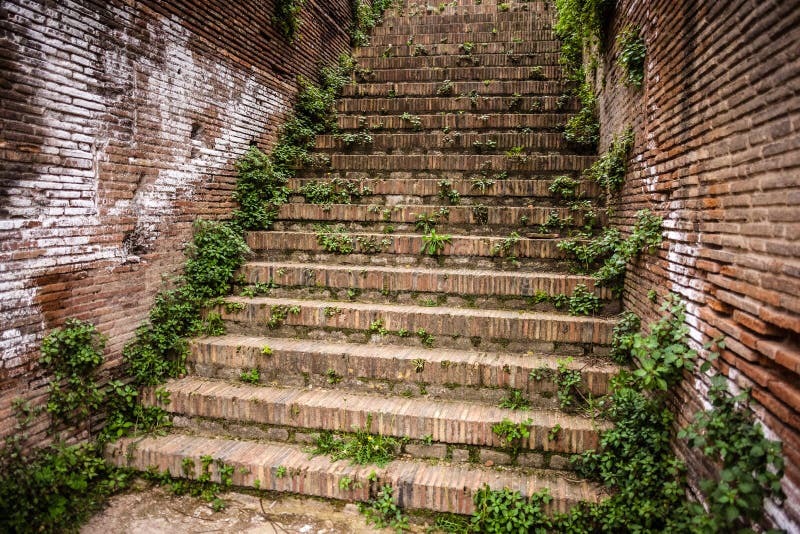 Escaliers romains image stock. Image du couloir, antiquité - 31384955