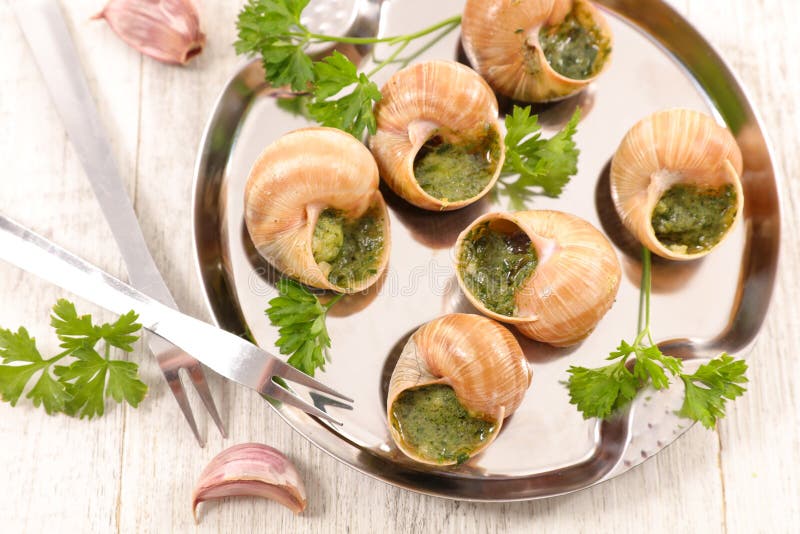 Escargot Com Manteiga E Salsa Foto de Stock - Imagem de caracol ...