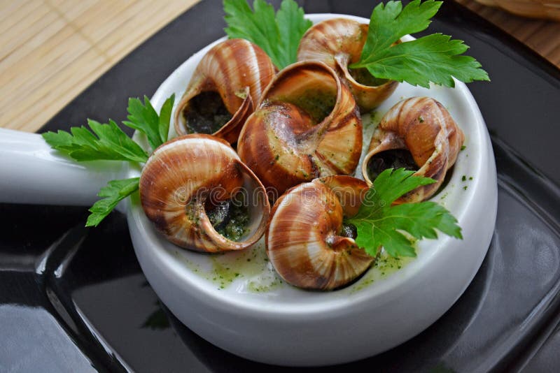 Escargot - Franse Slakken Met Een Knoflook En Kruidsaus Stock ...
