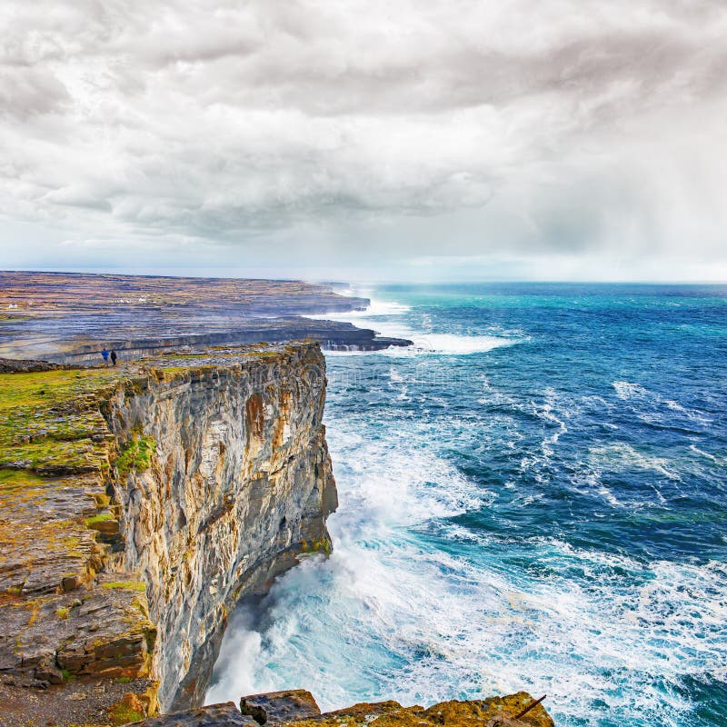 Escarpa E Litoral Em Connemara Foto de Stock - Imagem de naturalizado ...