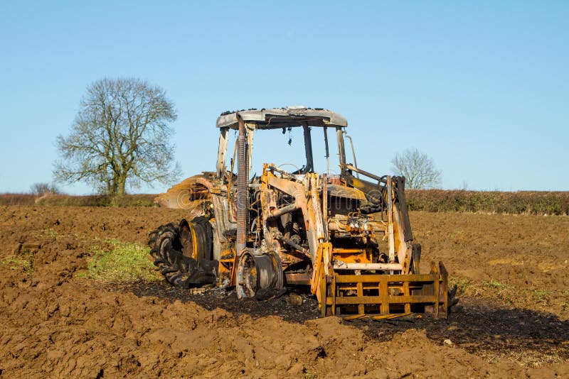 Escavador no campo foto de stock. Imagem de escavadora - 17703358