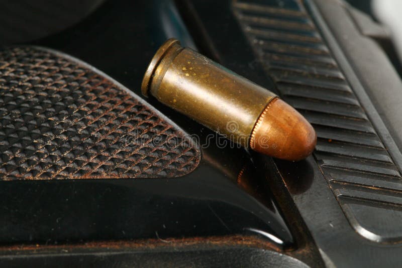 Escena De La Bala Y Del Arma Foto de archivo - Imagen de metal ...