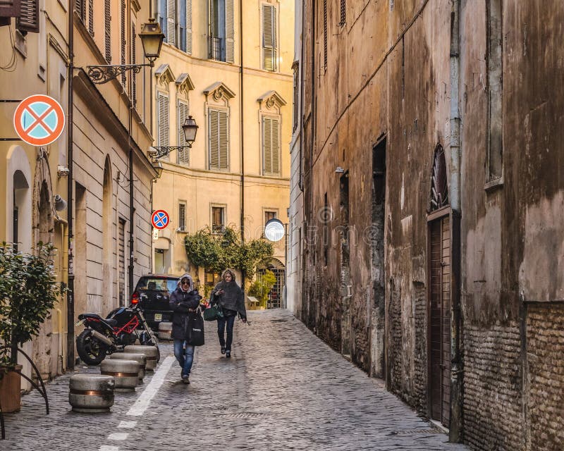 Escena De La Calle De La Ciudad De Roma Imagen de archivo editorial ...