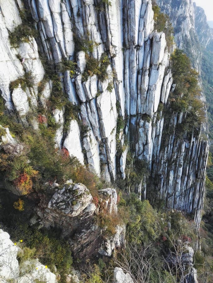 Songshan (el Monte Song) foto de archivo. Imagen de majestuoso - 31633188