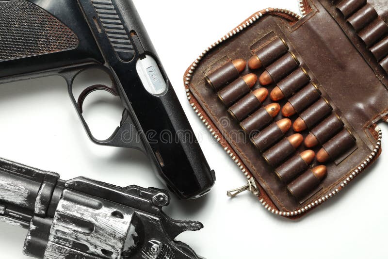 Escena Del Arma Y De La Bala Imagen de archivo - Imagen de carga, metal ...