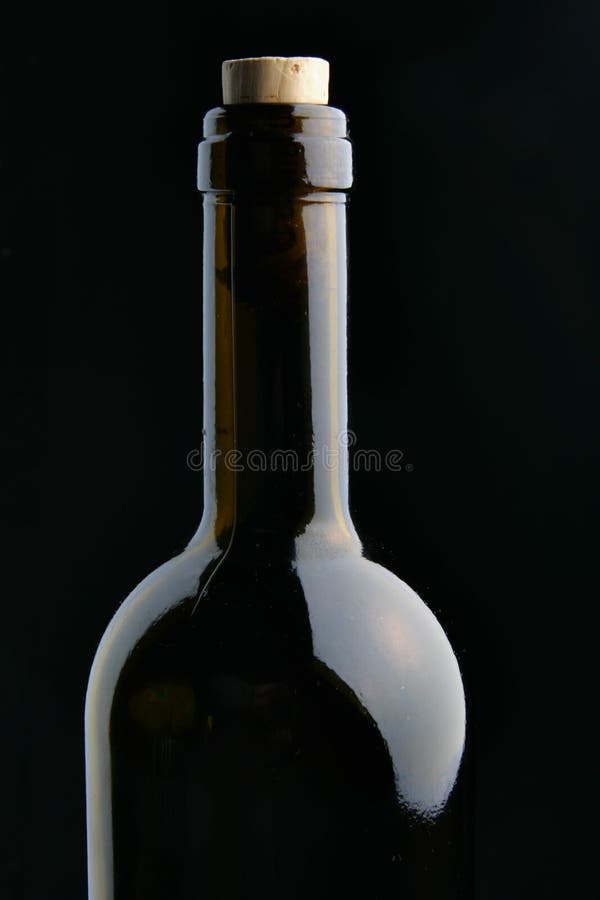 Botella Tapada Con Corcho Con El Licor Rojo Imagen de archivo - Imagen ...