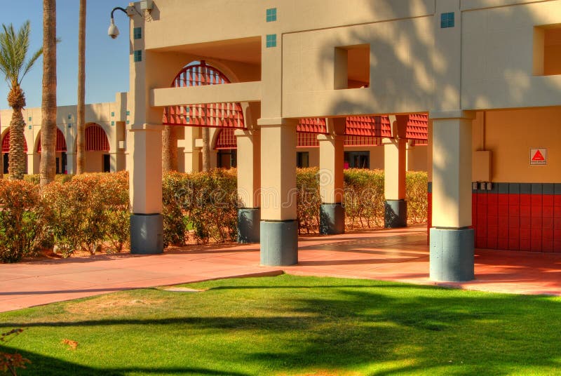 Escola moderna foto de stock. Imagem de elementar, exterior - 2278294