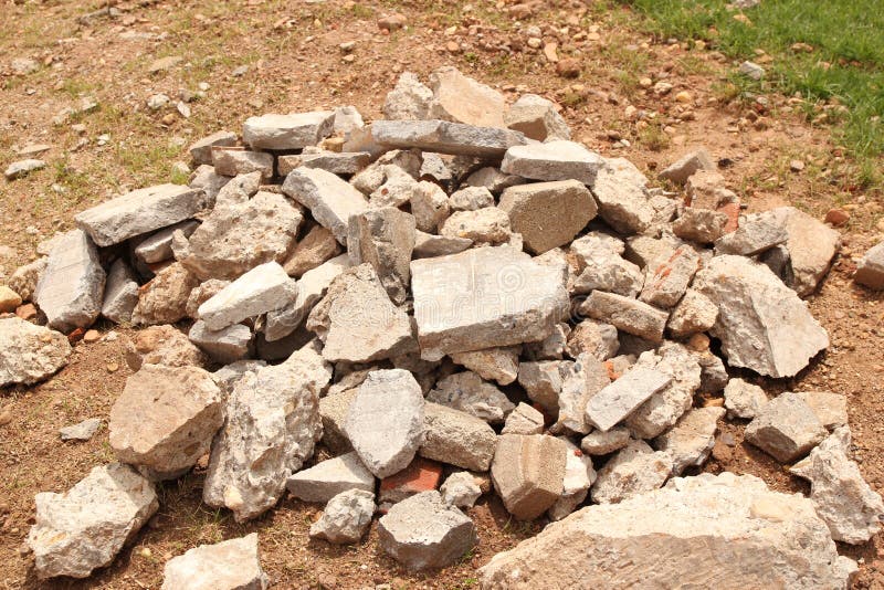 Escombros imagen de archivo. Imagen de ladrillo, tierra - 26126381