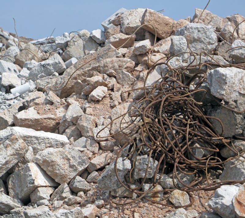 Escombros De La Construcción Foto de archivo - Imagen de roto, ladera ...