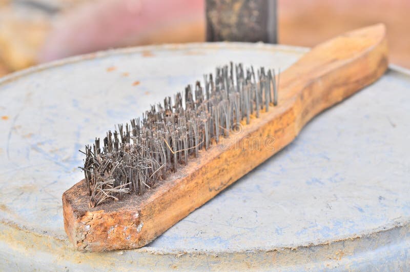 Escova De Fio De Madeira Com Cerdas Do Metal Foto de Stock - Imagem de ...