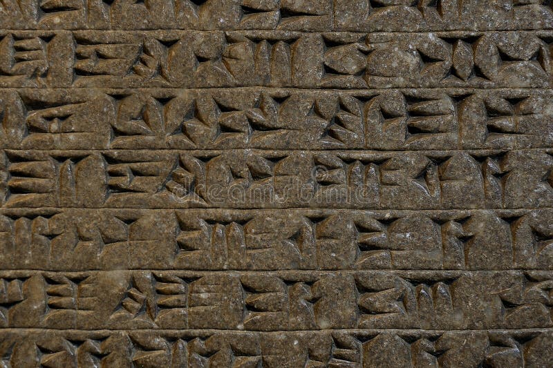 Tabuleta De Argila Com Escrita Cuneiforme Foto de Stock - Imagem de ...