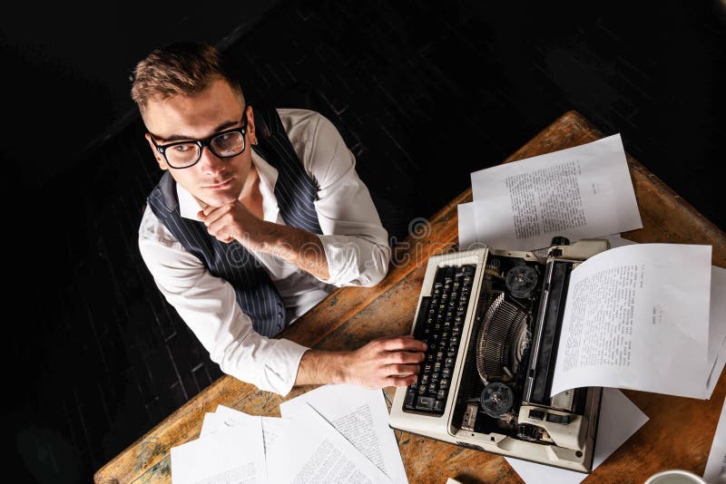 Libro De Starting His New Del Escritor Del Libro Foto de archivo ...