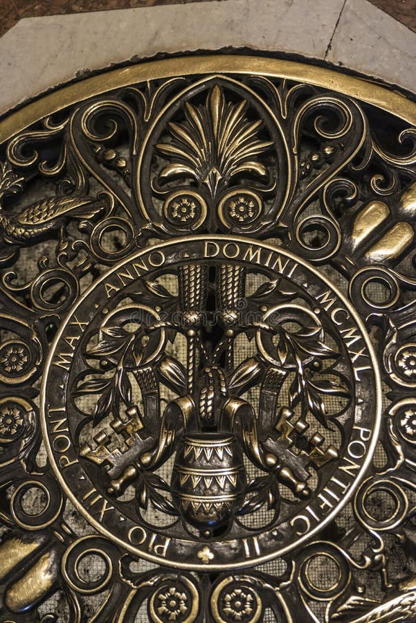 Escudo De La Ciudad Del Vaticano Fotografía editorial - Imagen de papal ...