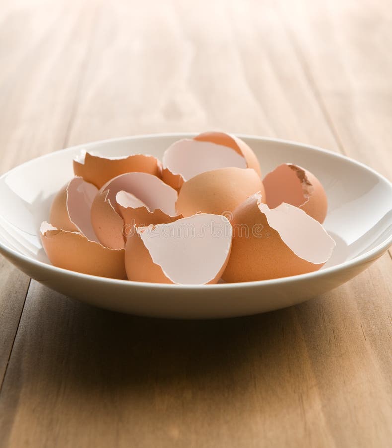 Escudos De Ovo Rachados De Brown Imagem de Stock - Imagem de ...