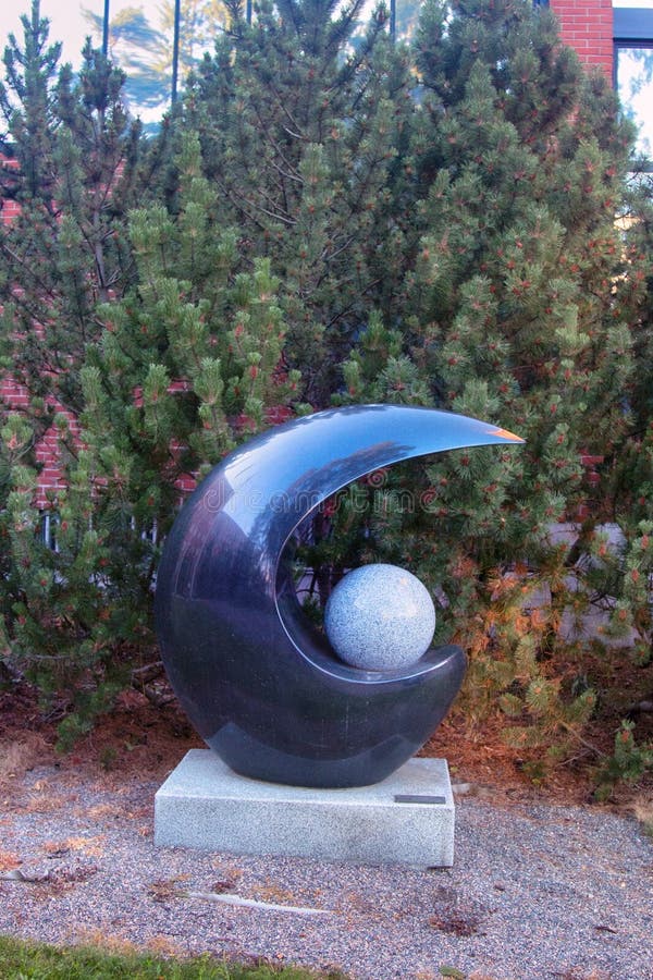 Escultura Abstrata Moderna No Parque Foto de Stock Editorial - Imagem ...