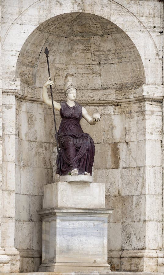 Escultura De La Diosa Minerva - Foto de archivo - Imagen de diosa ...