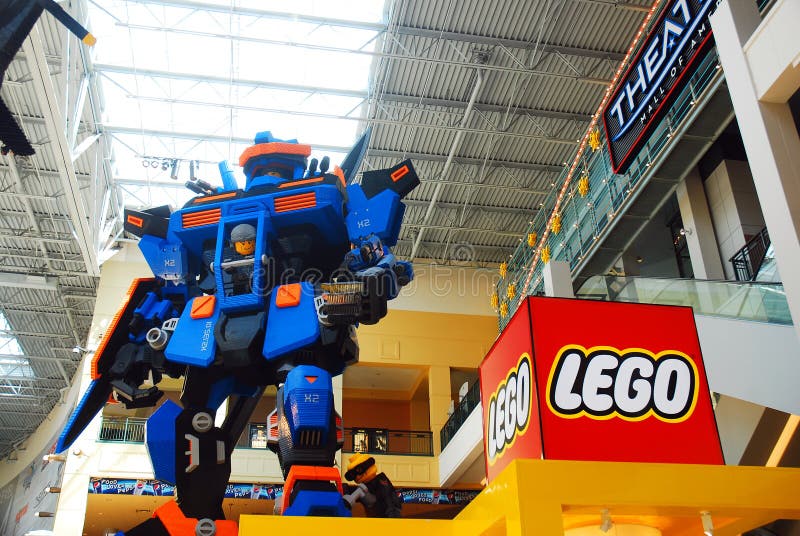 Los Niños Recogen El Constructor De Lego En Una Exposición En Moscú ...