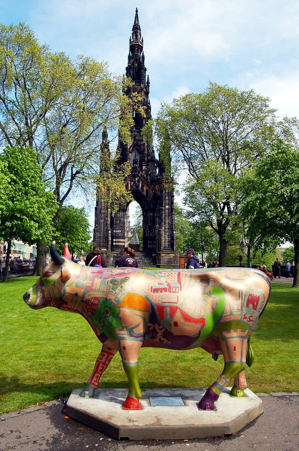 Escultura Del Desfile De La Vaca, Edimburgo Imagen de archivo editorial ...