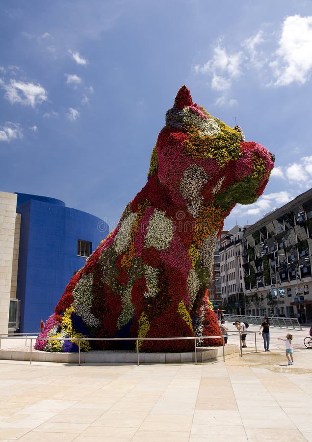 El Perro Famoso Florece El ` De La Escultura El ` Del Perrito De Jeff ...
