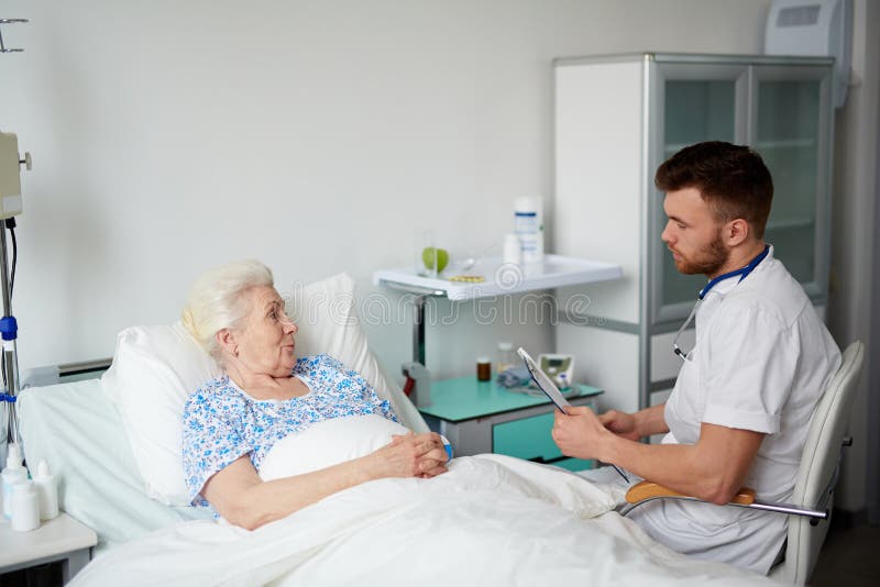 Escuta o paciente imagem de stock. Imagem de pensionista - 79042539