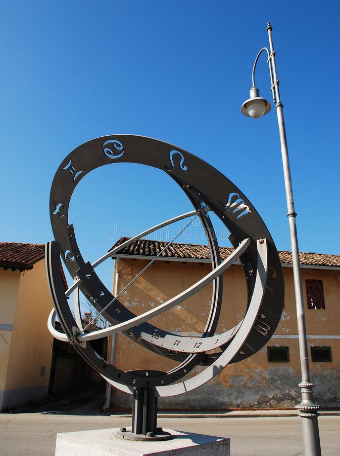 Esfera armilar en Aiello foto de archivo. Imagen de meridiano - 39129894