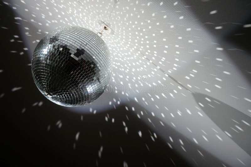 Esfera Del Espejo Del Disco Foto de archivo - Imagen de discoteca, club ...