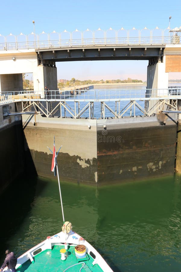 Esna ship locks in Egypt editorial stock photo. Image of travel - 77771668