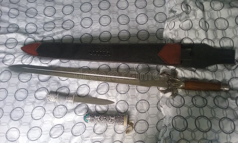 Espada y daga imagen de archivo. Imagen de metal, acero - 70283251