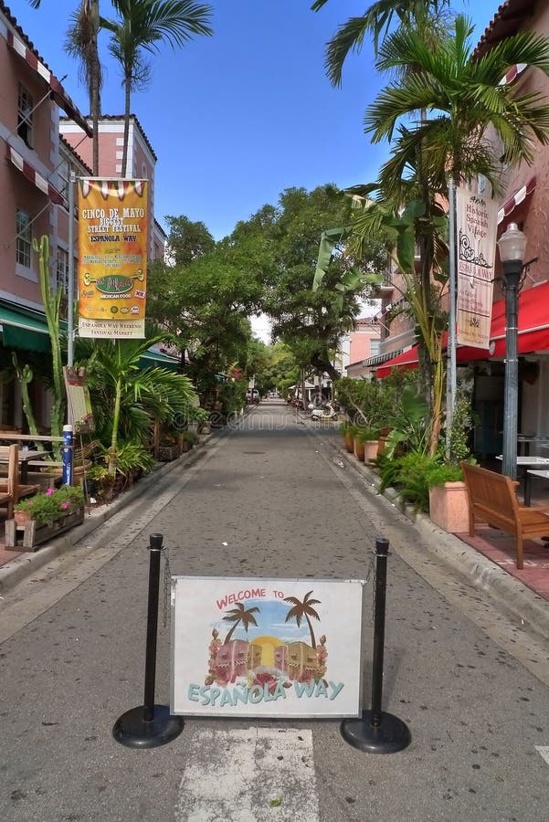 Espanola way editorial stock photo. Image of road, trees - 21637133