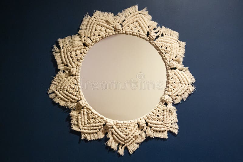 Espejo macrame foto de archivo. Imagen de adornado, espejo - 269398878