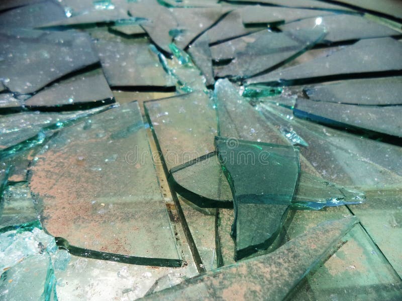 Espelho quebrado foto de stock. Imagem de azar, quebrado - 88102478