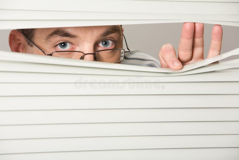 Espiar imagem de stock. Imagem de saliência, cortina, povos - 6748875