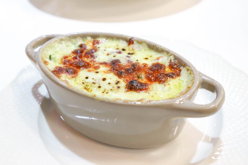 Espinaca Cocida Al Horno Con Queso Imagen de archivo - Imagen de torcer ...